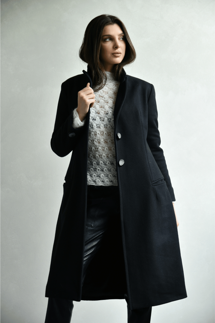 Three-quarter length coat in wool and cashmere - Elegance and comfort